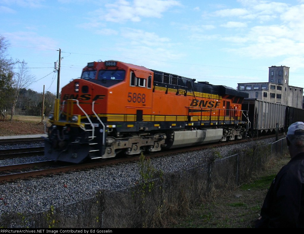 BNSF 5868